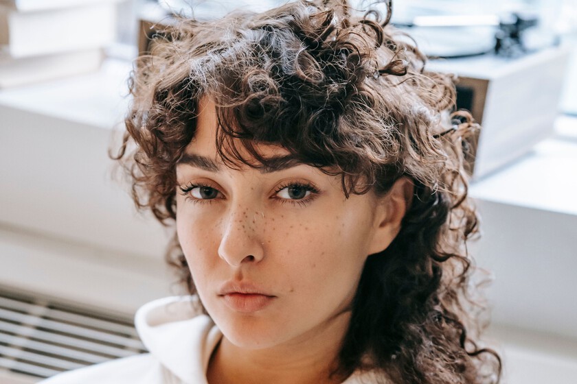 Les sept coupes de cheveux frisées les plus flatteuses de l’été 2026